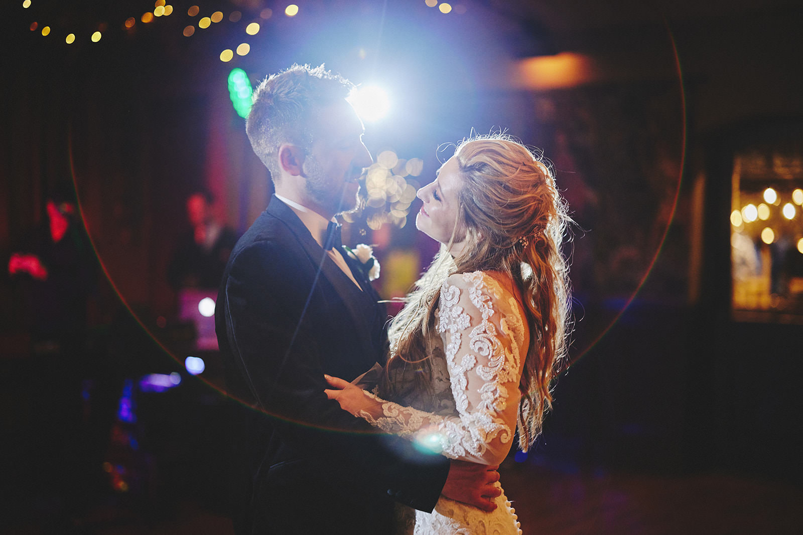 How To Choose A Wedding Band? - Bride Guide - Wedding Photographer ...