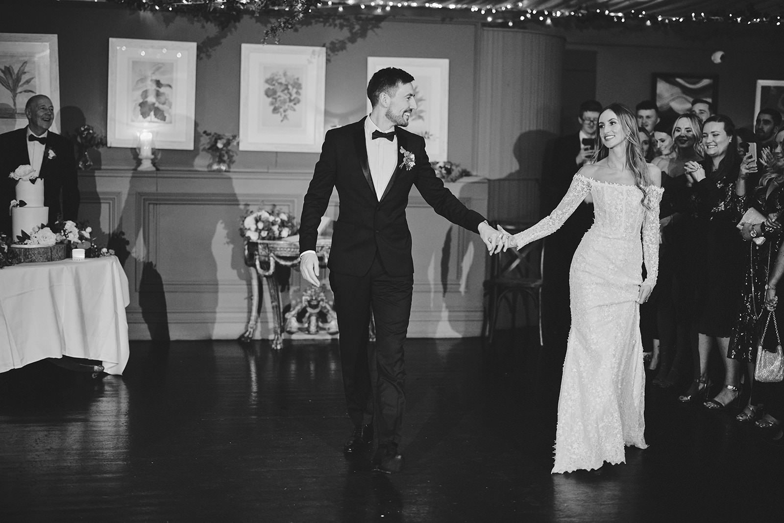 How To Choose A Wedding Band? - Bride Guide - Wedding Photographer ...