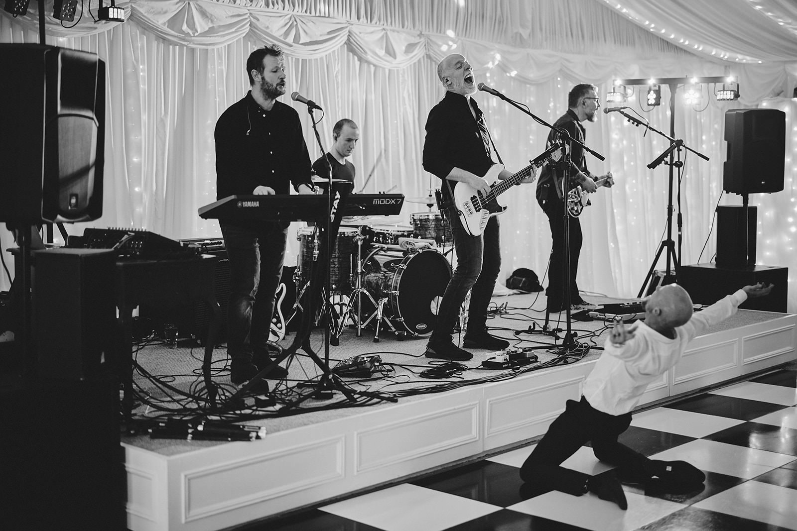 How To Choose A Wedding Band? - Bride Guide - Wedding Photographer ...