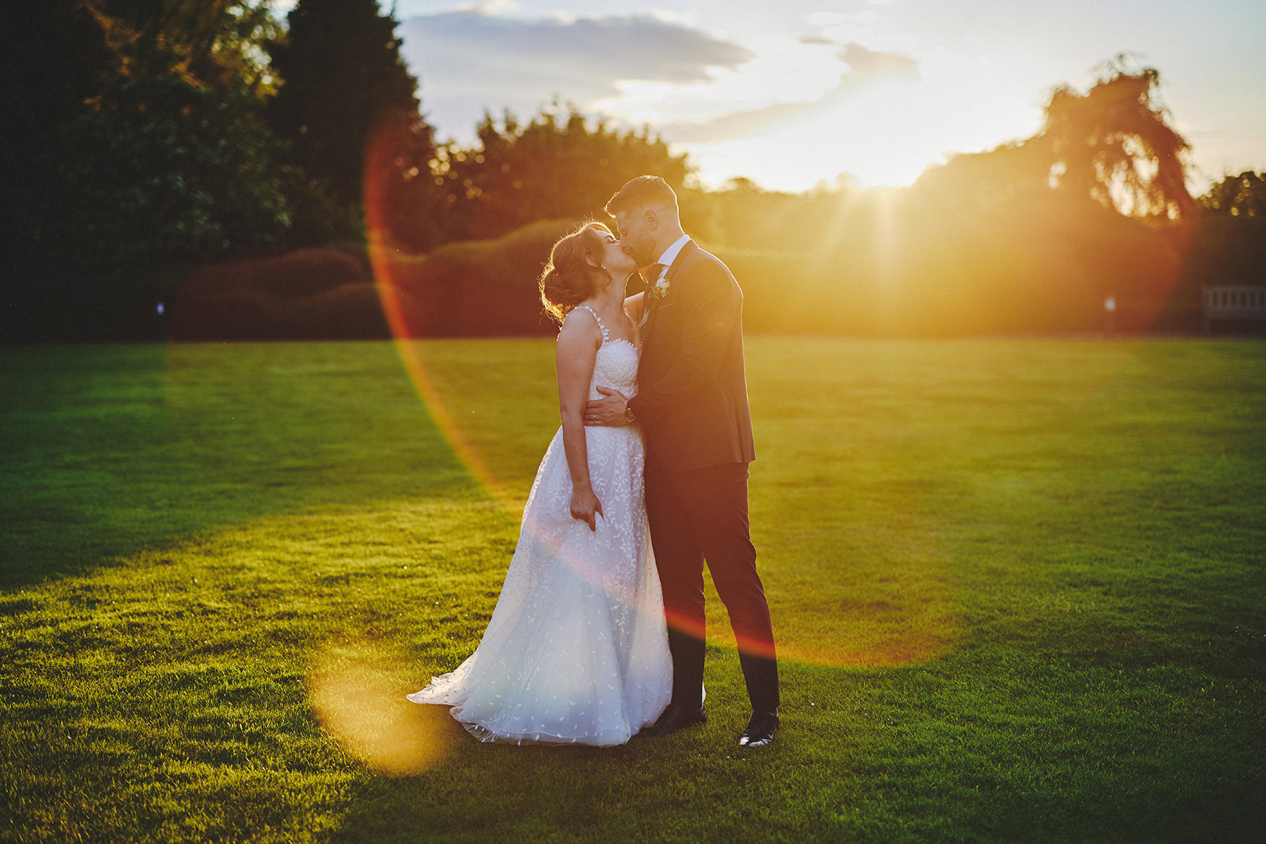 Top 10 Tips for Perfect Poses in Your Wedding Photos - Bride Guide ...