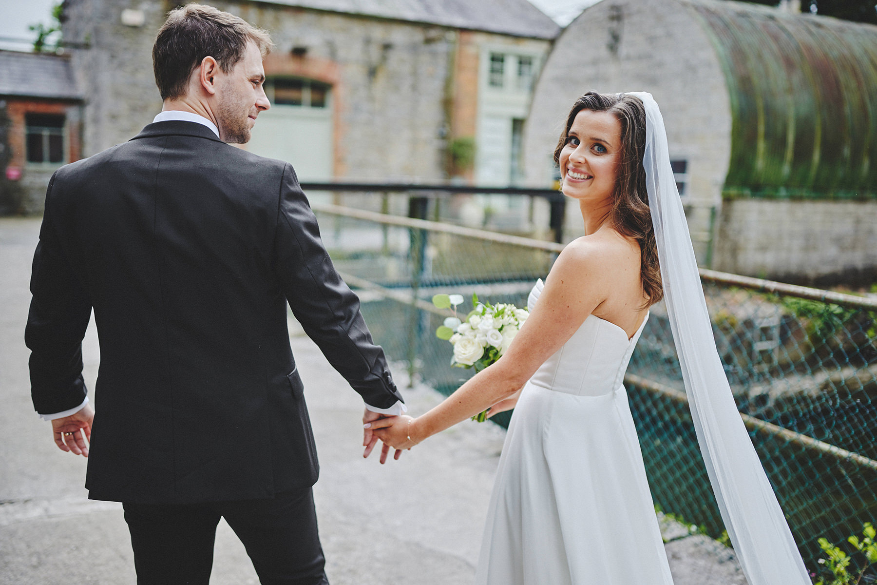 Top 10 Tips for Perfect Poses in Your Wedding Photos - Bride Guide ...